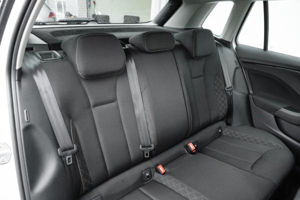 Skoda KAMIQ 2022 RÄ«ga vietnÄ Balts Skoda KAMIQ 2022 RÄ«ga, ar dzinÄja tilpumu 1.50 L un nobraukumu 58 tÅ«kst. km par 19950 ā¬, foto 9 vietnÄ AUTOMOTO.COM.LV