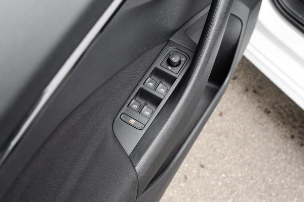 Skoda KAMIQ 2022 RÄ«ga vietnÄ Balts Skoda KAMIQ 2022 RÄ«ga, ar dzinÄja tilpumu 1.50 L un nobraukumu 58 tÅ«kst. km par 19950 ā¬, foto 10 vietnÄ AUTOMOTO.COM.LV