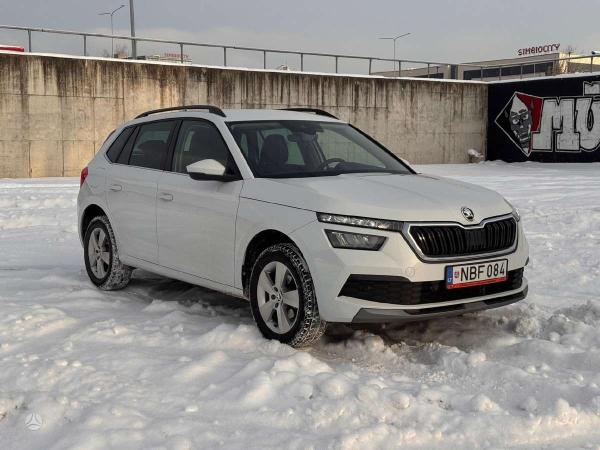 White Skoda KAMIQ 2024 in Vilnius, with an engine capacity of 1.00 L and mileage of 55 thousand km for 18600 €, photo 2 on AUTOMOTO.COM.LV