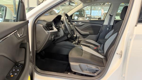 White Skoda KAMIQ 2025 in Riga, with an engine capacity of 1.00 L and mileage of 28 thousand km for 17900 €, photo 11 on AUTOMOTO.COM.LV