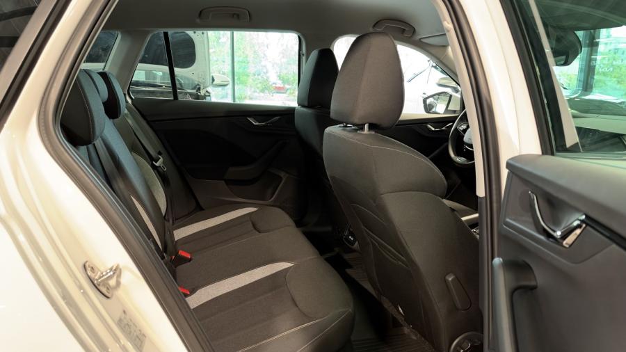 Balts Skoda KAMIQ 2025 Rīga, ar dzinēja tilpumu 1.00 L un nobraukumu 28 tūkst. km par 17900 €, foto 15 vietnē AUTOMOTO.COM.LV