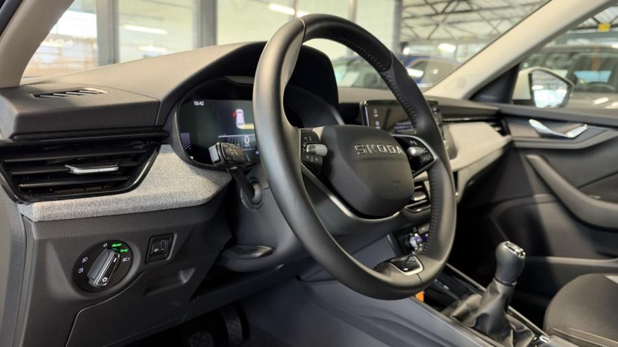 Balts Skoda KAMIQ 2025 Rīga, ar dzinēja tilpumu 1.00 L un nobraukumu 28 tūkst. km par 17900 €, foto 18 vietnē AUTOMOTO.COM.LV
