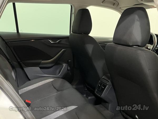 Balts Skoda KAMIQ 2023 Tallina, ar dzinēja tilpumu 1.00 L un nobraukumu 27 tūkst. km par 15900 €, foto 4 vietnē AUTOMOTO.COM.LV