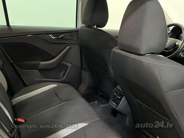 Balts Skoda KAMIQ 2024 Tallina, ar dzinēja tilpumu 1.00 L un nobraukumu 28 tūkst. km par 18990 €, foto 4 vietnē AUTOMOTO.COM.LV