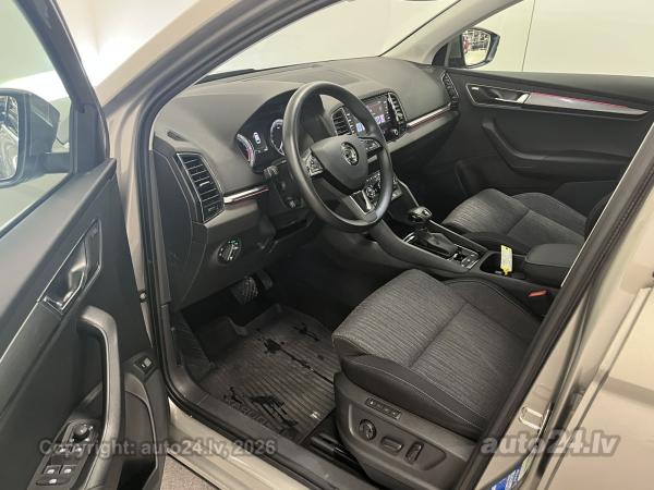Beige Skoda Karoq 2019 in Tallinn, with an engine capacity of 1.60 L and mileage of 42 thousand km for 17900 €, photo 6 on AUTOMOTO.COM.LV