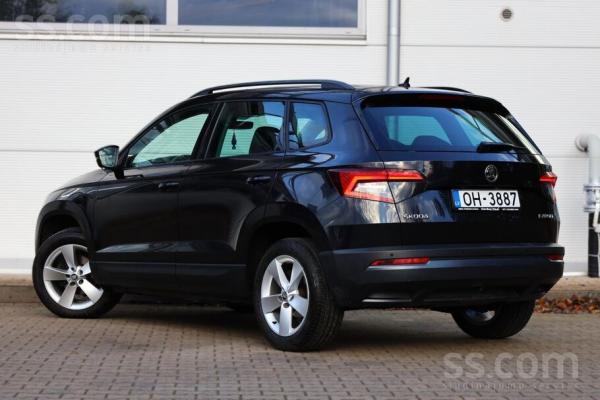 Black Skoda Karoq 2018 in Riga, with an engine capacity of 1.60 L and mileage of 0 thousand km for 11495 €, photo 3 on AUTOMOTO.COM.LV