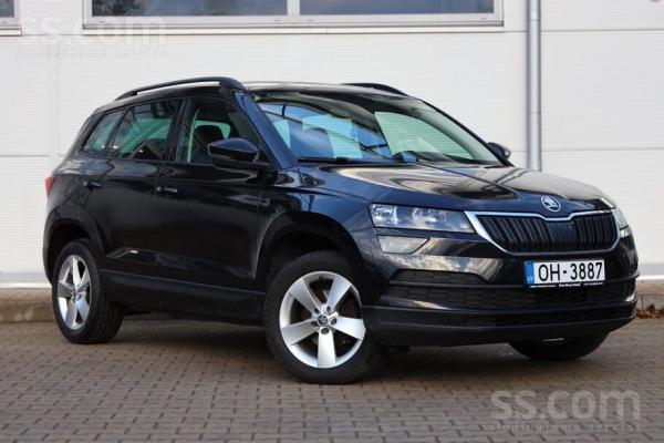Black Skoda Karoq 2018 in Riga, with an engine capacity of 1.60 L and mileage of 0 thousand km for 11495 €, photo 2 on AUTOMOTO.COM.LV