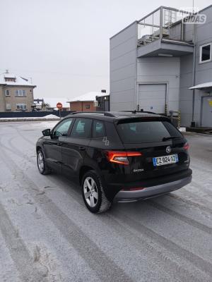 Black Skoda Karoq 2018 in Taurage, with an engine capacity of 2.00 L and mileage of 265 thousand km for 11950 €, photo 4 on AUTOMOTO.COM.LV