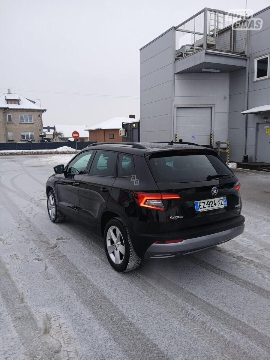 Black Skoda Karoq 2018 in Taurage, with an engine capacity of 2.00 L and mileage of 265 thousand km for 11950 €, photo 4 on AUTOMOTO.COM.LV