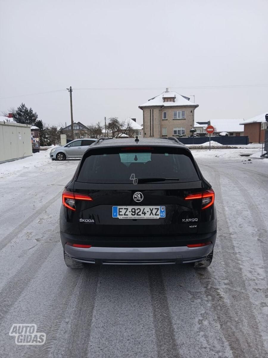 Black Skoda Karoq 2018 in Taurage, with an engine capacity of 2.00 L and mileage of 265 thousand km for 11950 €, photo 5 on AUTOMOTO.COM.LV