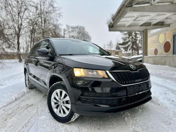 Black Skoda Karoq 2018 in Siauliai, with an engine capacity of 1.60 L and mileage of 182 thousand km for 11900 €, photo 1 on AUTOMOTO.COM.LV