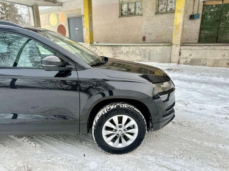 Black Skoda Karoq 2018 in Siauliai, with an engine capacity of 1.60 L and mileage of 182 thousand km for 11900 €, photo 5 on AUTOMOTO.COM.LV