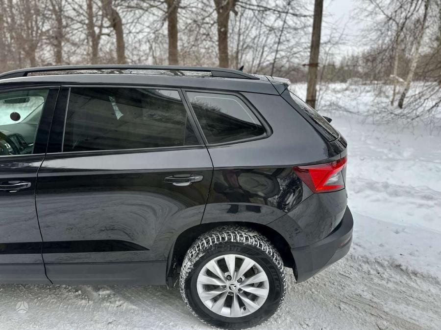 Black Skoda Karoq 2018 in Siauliai, with an engine capacity of 1.60 L and mileage of 182 thousand km for 11900 €, photo 7 on AUTOMOTO.COM.LV