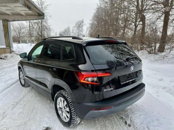 Black Skoda Karoq 2018 in Siauliai, with an engine capacity of 1.60 L and mileage of 182 thousand km for 11900 €, photo 8 on AUTOMOTO.COM.LV