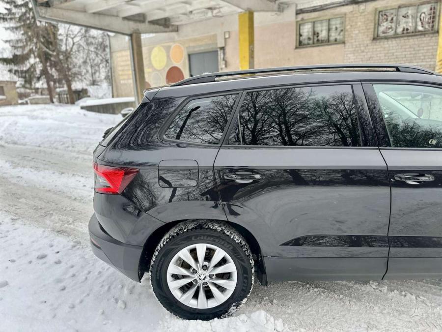 Black Skoda Karoq 2018 in Siauliai, with an engine capacity of 1.60 L and mileage of 182 thousand km for 11900 €, photo 11 on AUTOMOTO.COM.LV