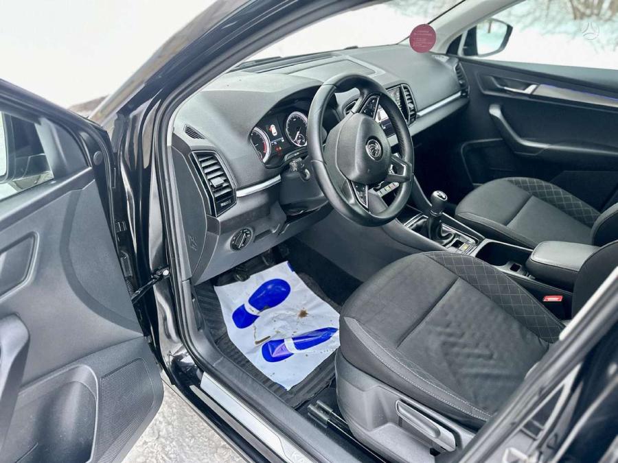 Black Skoda Karoq 2018 in Siauliai, with an engine capacity of 1.60 L and mileage of 182 thousand km for 11900 €, photo 20 on AUTOMOTO.COM.LV