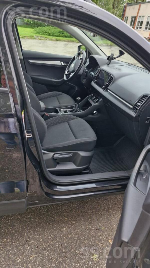 Black Skoda Karoq 2018 in Riga, with an engine capacity of 1.60 L and mileage of 159 thousand km for 15600 €, photo 6 on AUTOMOTO.COM.LV