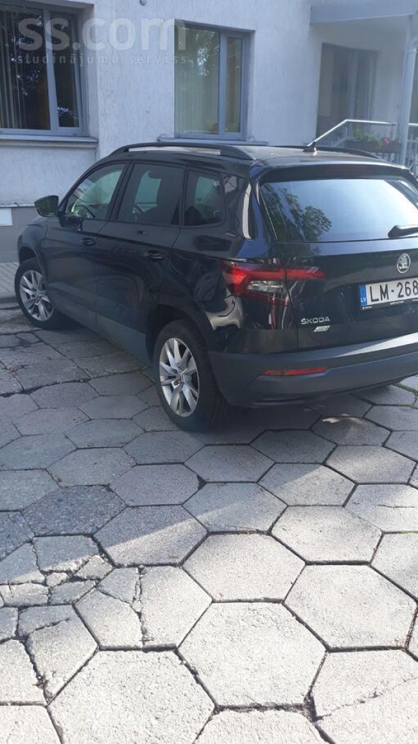 Black Skoda Karoq 2018 in Riga, with an engine capacity of 1.60 L and mileage of 159 thousand km for 15600 €, photo 8 on AUTOMOTO.COM.LV