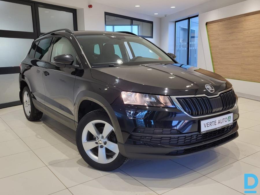 Black Skoda Karoq 2019 in Riga, with an engine capacity of 1.60 L and mileage of 113 thousand km for 17990 €, photo 1 on AUTOMOTO.COM.LV