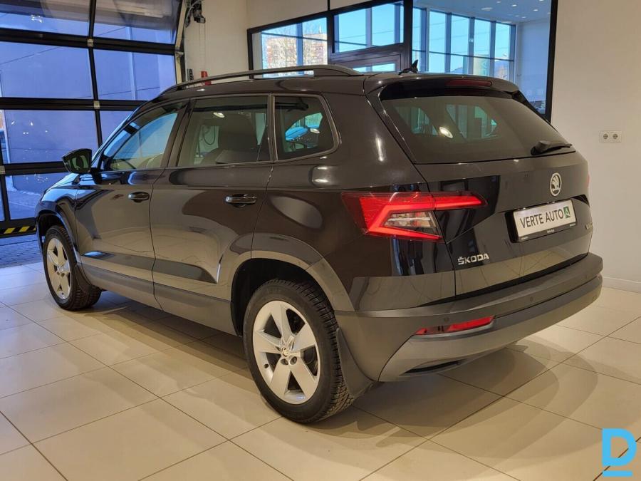 Black Skoda Karoq 2019 in Riga, with an engine capacity of 1.60 L and mileage of 113 thousand km for 17990 €, photo 3 on AUTOMOTO.COM.LV