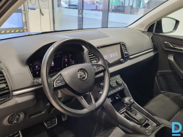 Black Skoda Karoq 2019 in Riga, with an engine capacity of 1.60 L and mileage of 113 thousand km for 17990 €, photo 7 on AUTOMOTO.COM.LV