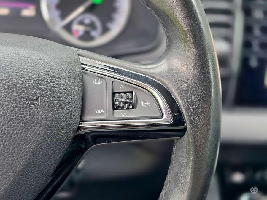 Black Skoda Karoq 2019 in Vilnius, with an engine capacity of 1.50 L and mileage of 193 thousand km for 16350 €, photo 36 on AUTOMOTO.COM.LV