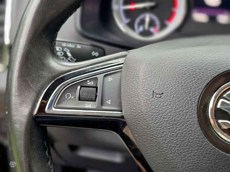 Black Skoda Karoq 2019 in Vilnius, with an engine capacity of 1.50 L and mileage of 193 thousand km for 16350 €, photo 37 on AUTOMOTO.COM.LV