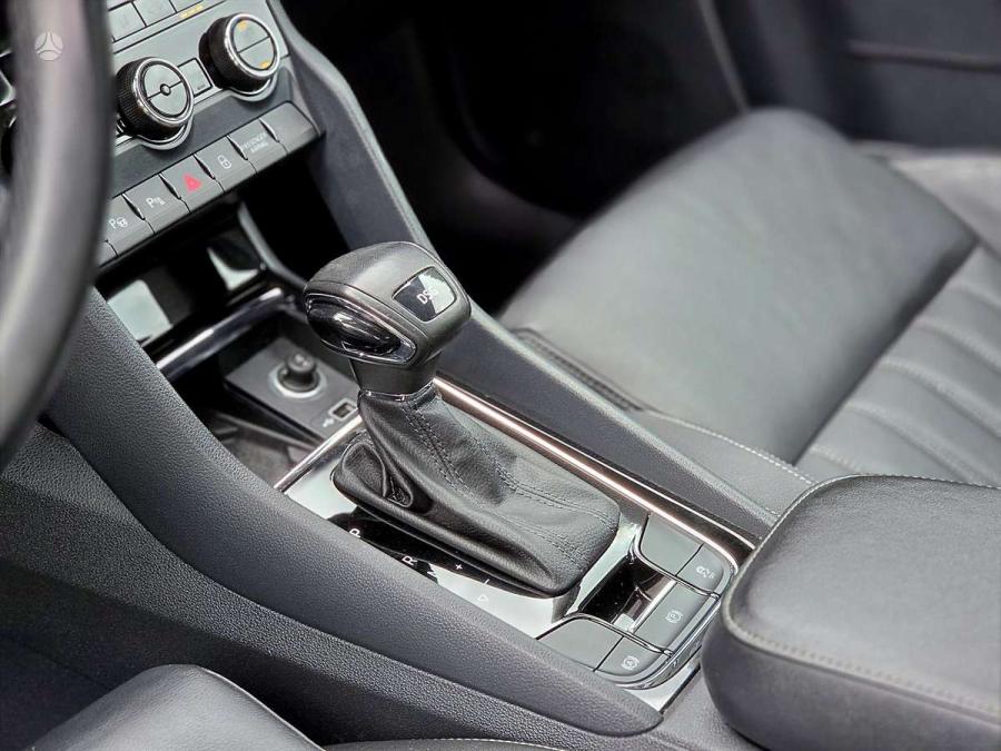 Black Skoda Karoq 2019 in Vilnius, with an engine capacity of 1.50 L and mileage of 193 thousand km for 16350 €, photo 39 on AUTOMOTO.COM.LV