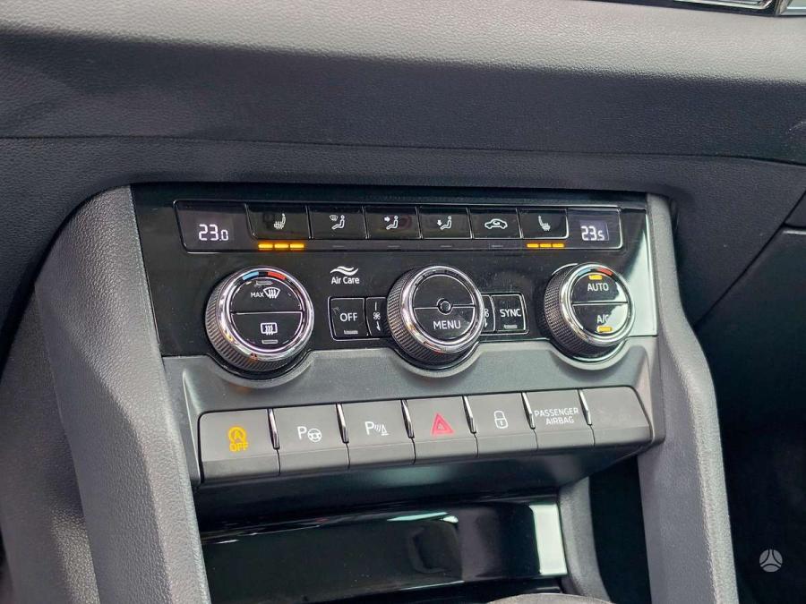 Black Skoda Karoq 2019 in Vilnius, with an engine capacity of 1.50 L and mileage of 193 thousand km for 16350 €, photo 40 on AUTOMOTO.COM.LV