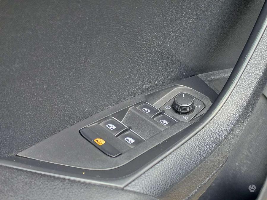 Black Skoda Karoq 2019 in Vilnius, with an engine capacity of 1.50 L and mileage of 193 thousand km for 15950 €, photo 32 on AUTOMOTO.COM.LV