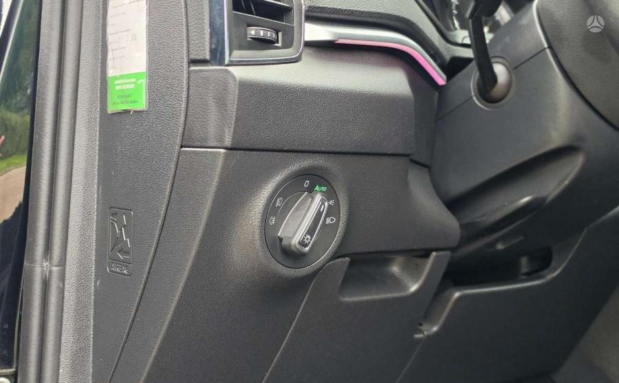 Black Skoda Karoq 2019 in Vilnius, with an engine capacity of 1.50 L and mileage of 193 thousand km for 15950 €, photo 34 on AUTOMOTO.COM.LV