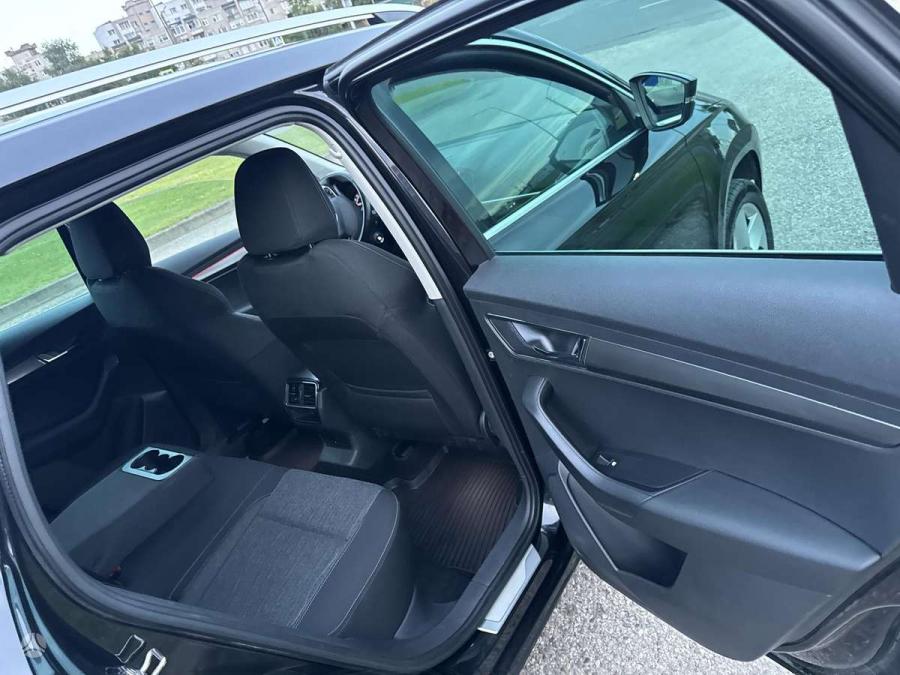 Black Skoda Karoq 2019 in Kaunas, with an engine capacity of 0.00 L and mileage of 260 thousand km for 11790 €, photo 25 on AUTOMOTO.COM.LV