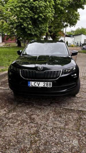 Black Skoda Karoq 2019 in Vilnius, with an engine capacity of 1.60 L and mileage of 150 thousand km for 15500 €, photo  on AUTOMOTO.COM.LV