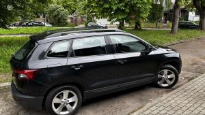 Black Skoda Karoq 2019 in Vilnius, with an engine capacity of 1.60 L and mileage of 150 thousand km for 15500 €, photo 4 on AUTOMOTO.COM.LV