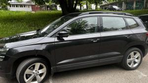 Black Skoda Karoq 2019 in Vilnius, with an engine capacity of 1.60 L and mileage of 150 thousand km for 15500 €, photo 5 on AUTOMOTO.COM.LV