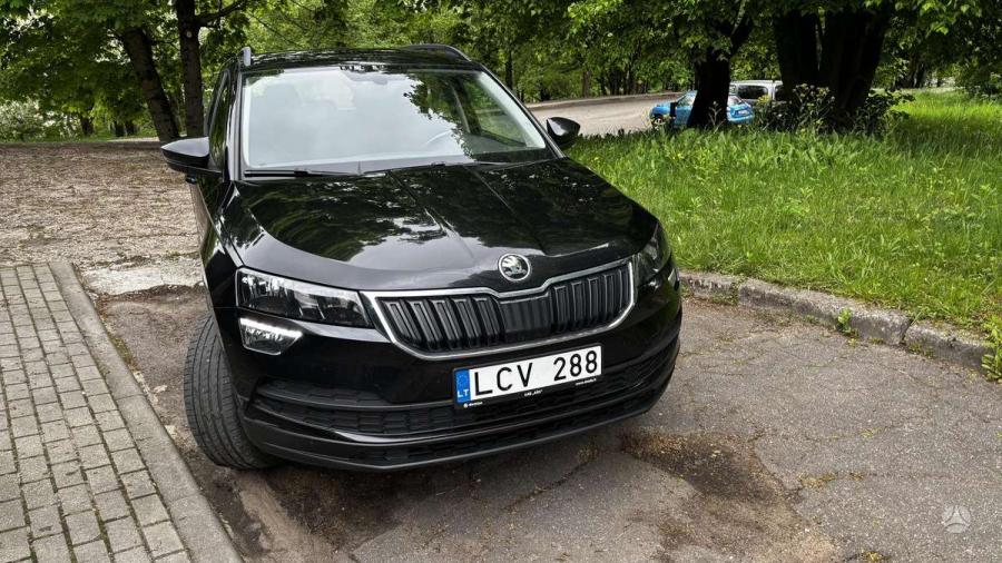 Black Skoda Karoq 2019 in Vilnius, with an engine capacity of 1.60 L and mileage of 150 thousand km for 15500 €, photo 6 on AUTOMOTO.COM.LV