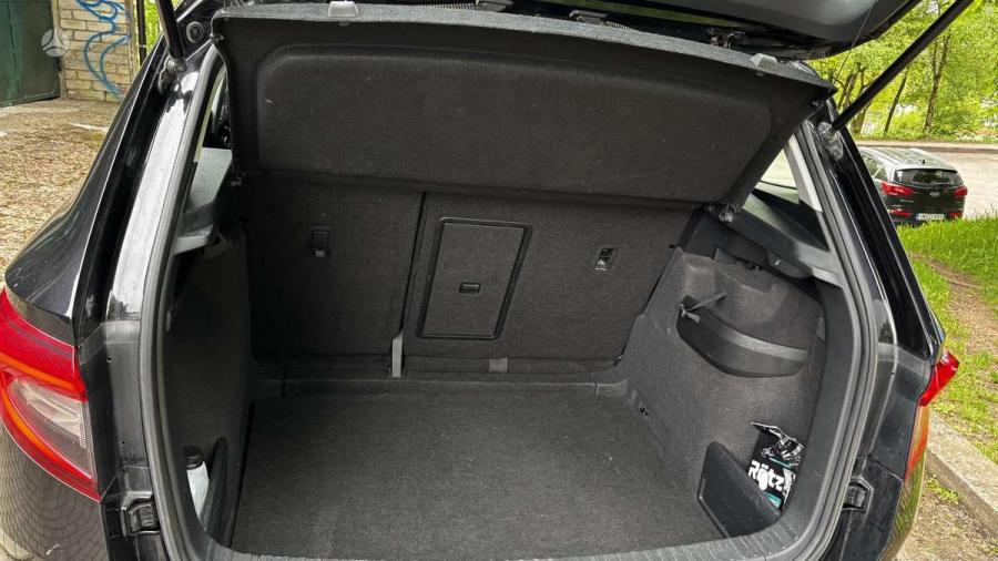 Black Skoda Karoq 2019 in Vilnius, with an engine capacity of 1.60 L and mileage of 150 thousand km for 15500 €, photo 9 on AUTOMOTO.COM.LV