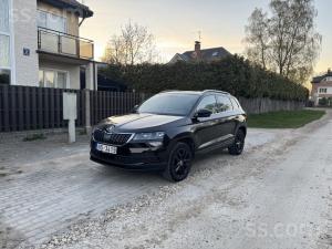 Melns Skoda Karoq 2019 Rīga, ar dzinēja tilpumu 1.60 L un nobraukumu 146 tūkst. km par 13500 €, foto  vietnē AUTOMOTO.COM.LV