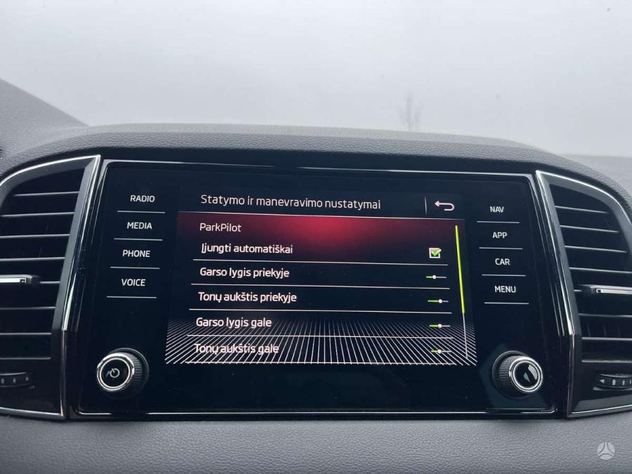 Black Skoda Karoq 2020 in Kaunas, with an engine capacity of 1.50 L and mileage of 208 thousand km for 17400 €, photo 28 on AUTOMOTO.COM.LV