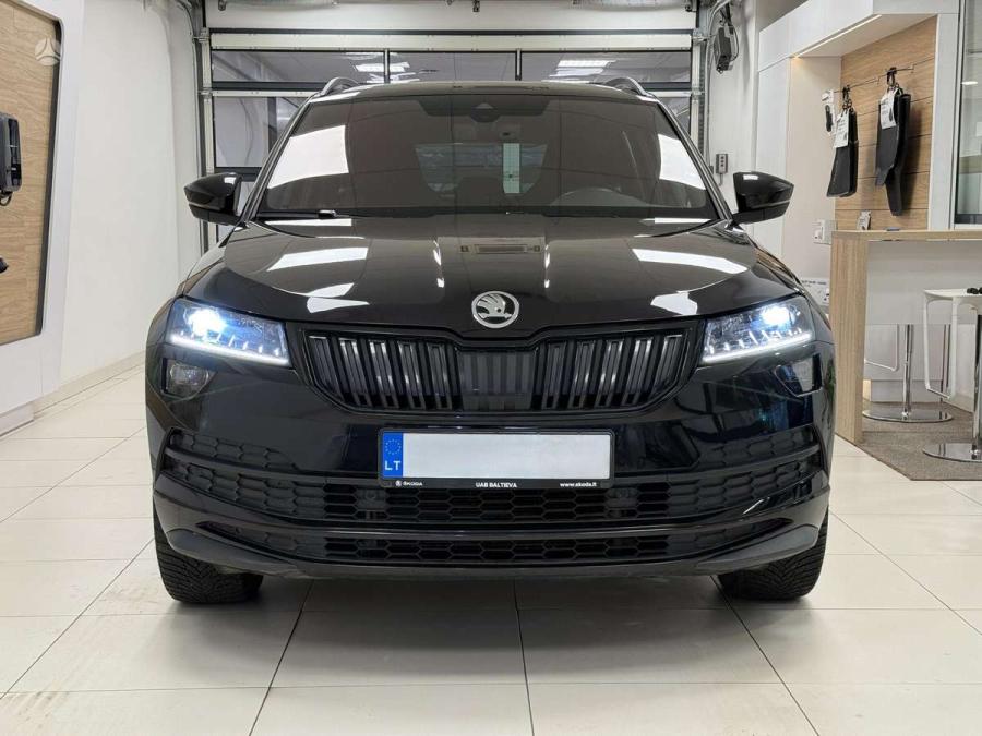 Black Skoda Karoq 2020 in Kaunas, with an engine capacity of 1.97 L and mileage of 140 thousand km for 22600 €, photo 2 on AUTOMOTO.COM.LV