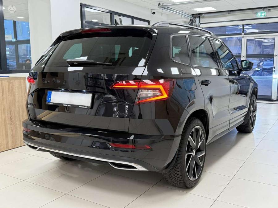 Black Skoda Karoq 2020 in Kaunas, with an engine capacity of 1.97 L and mileage of 140 thousand km for 22600 €, photo 4 on AUTOMOTO.COM.LV