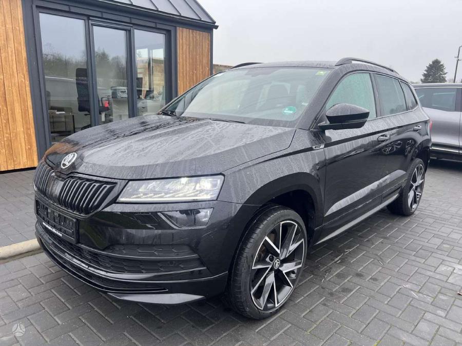 Black Skoda Karoq 2020 in Kaunas, with an engine capacity of 1.50 L and mileage of 208 thousand km for 17500 €, photo 1 on AUTOMOTO.COM.LV