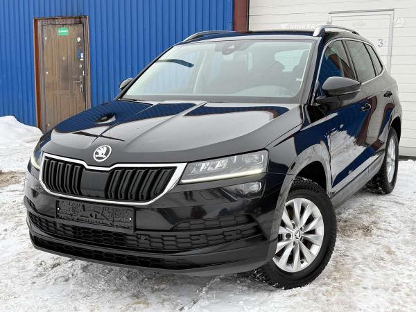 Black Skoda Karoq 2020 in Prienai, with an engine capacity of 1.60 L and mileage of 236 thousand km for 14800 €, photo 1 on AUTOMOTO.COM.LV
