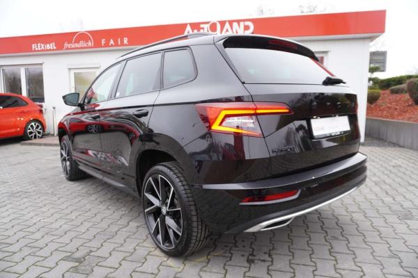 Black Skoda Karoq 2021 in Kaunas, with an engine capacity of 1.50 L and mileage of 62 thousand km for 29497 €, photo 3 on AUTOMOTO.COM.LV