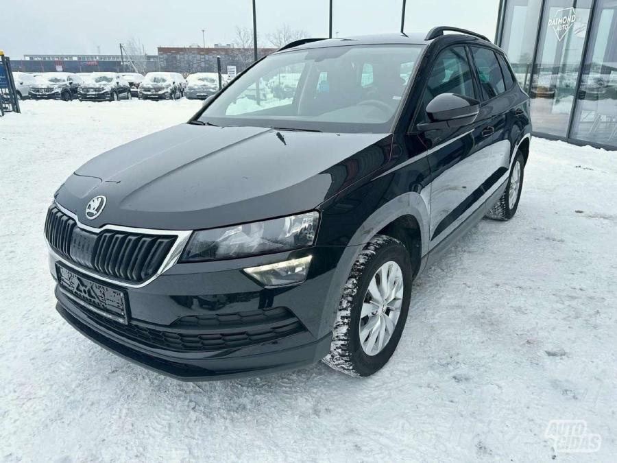 Black Skoda Karoq 2021 in Kaunas, with an engine capacity of 1.00 L and mileage of 199 thousand km for 12700 €, photo 1 on AUTOMOTO.COM.LV