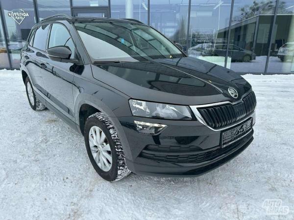 Black Skoda Karoq 2021 in Kaunas, with an engine capacity of 1.00 L and mileage of 199 thousand km for 12700 €, photo 2 on AUTOMOTO.COM.LV
