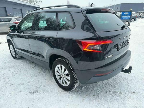 Black Skoda Karoq 2021 in Kaunas, with an engine capacity of 1.00 L and mileage of 199 thousand km for 12700 €, photo 3 on AUTOMOTO.COM.LV