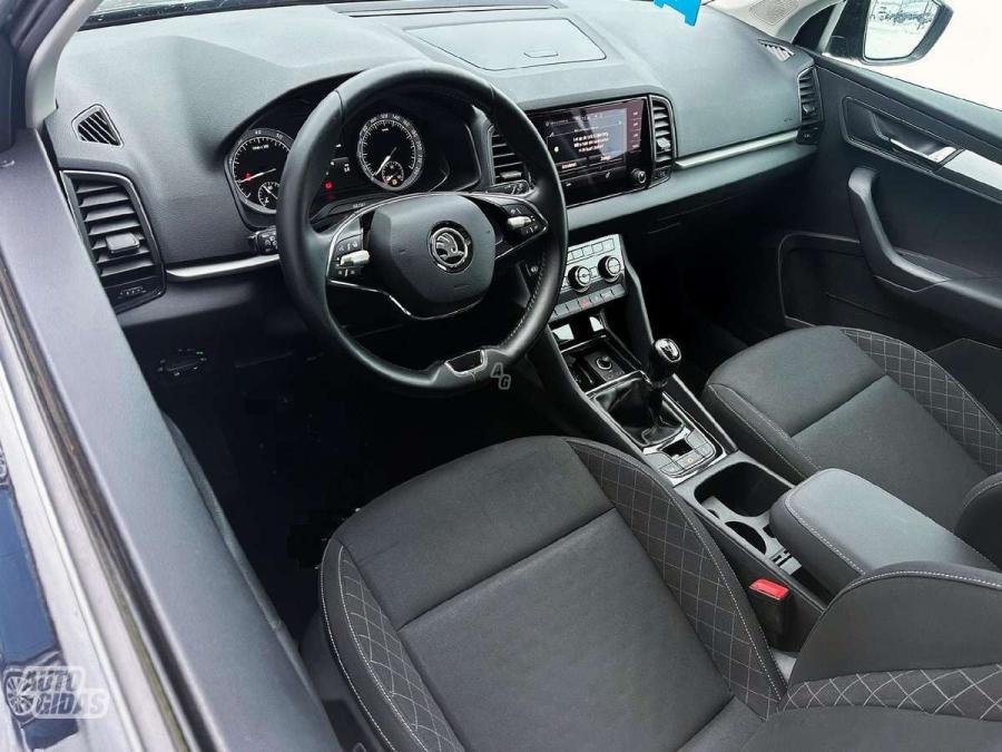 Black Skoda Karoq 2021 in Kaunas, with an engine capacity of 1.00 L and mileage of 199 thousand km for 12700 €, photo 5 on AUTOMOTO.COM.LV