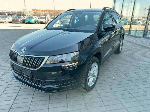 Black Skoda Karoq 2021 in Kaunas, with an engine capacity of 1.50 L and mileage of 193 thousand km for 14900 €, photo 1 on AUTOMOTO.COM.LV