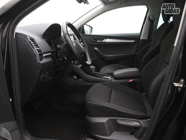 Black Skoda Karoq 2021 in Vilnius, with an engine capacity of 1.50 L and mileage of 158 thousand km for 18199 €, photo 4 on AUTOMOTO.COM.LV